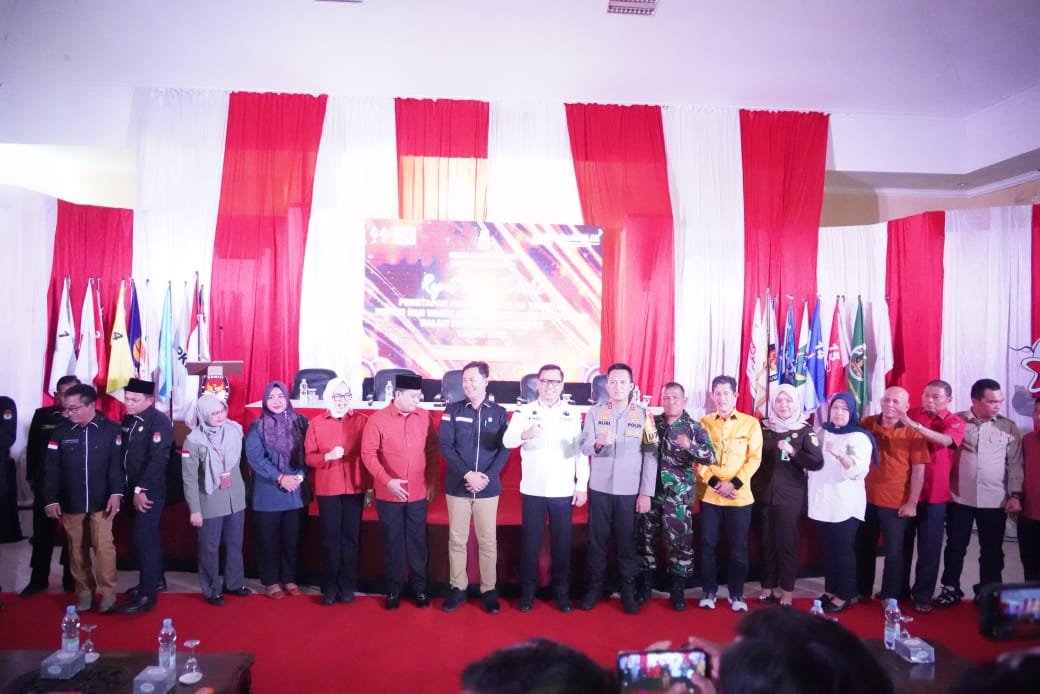 KPU Banyuasin Resmi Tetapkan Askolani - Netta Sebagai Bupati dan Wakil ...